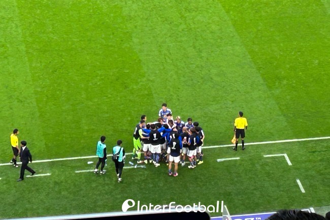 [축구][카타르 현장] '쿠보야 축하해!'...오프사이드 취소→VAR 번복! 日 동료들 다 모여 축하 | YTN